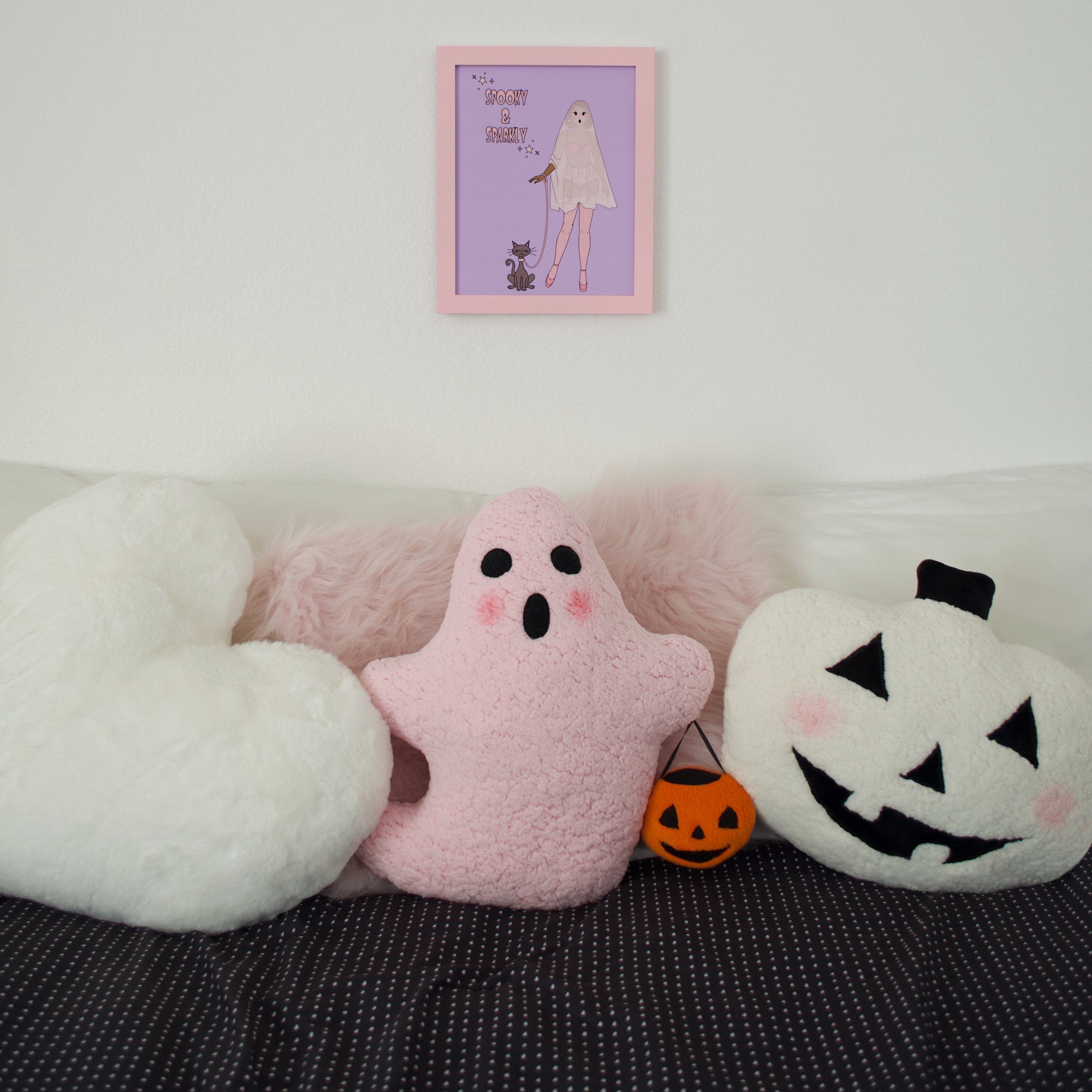 Pillows – Two Moody Sisters